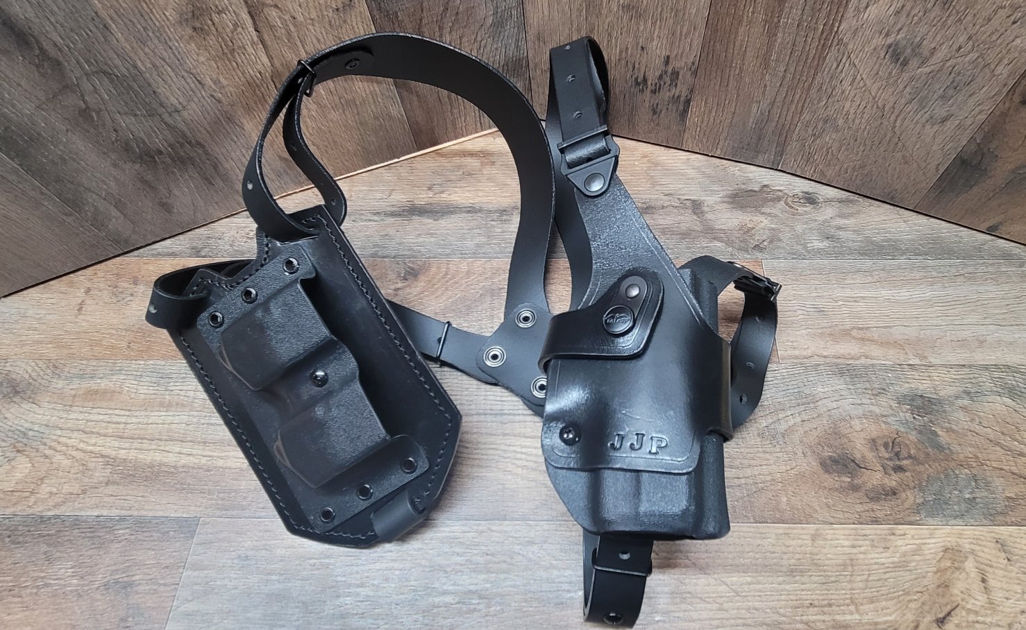 FALCO® D901 Hybrid Roto Shoulder Holster Review - The Square Reviews